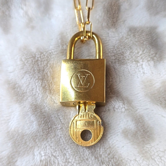 Louis Vuitton | Accessories | Louis Vuitton 20 Series Lock Key 202 ...